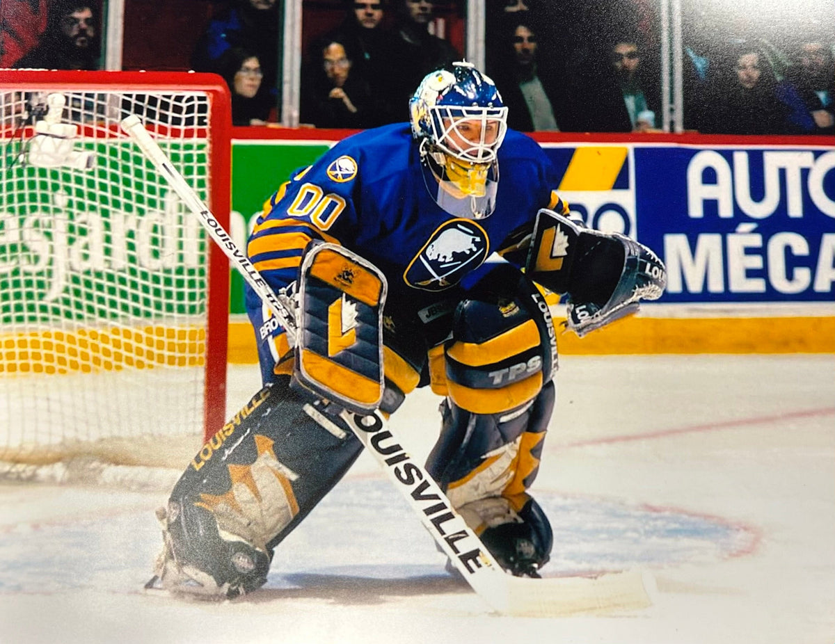 Marty Biron Unsigned Wearing 00 Photo — TSE Buffalo